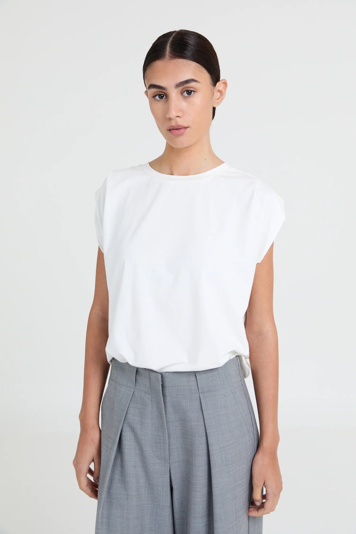 Liv The Label India T-shirt Off White - 100% Sisters Concept Store